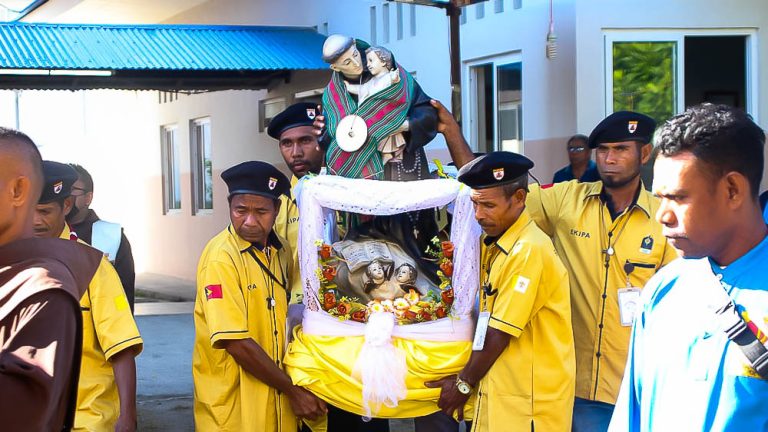 Prosesi Relikui dan Novena Besar Santo Antonius Padua - OFM Indonesia