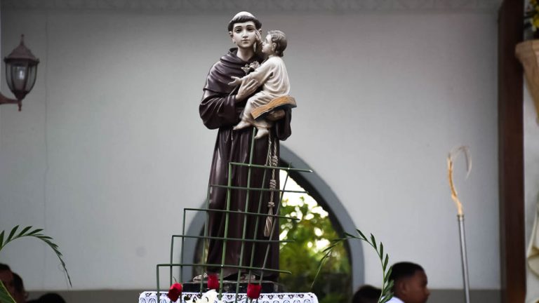 Prosesi Relikui dan Novena Besar Santo Antonius Padua - OFM Indonesia